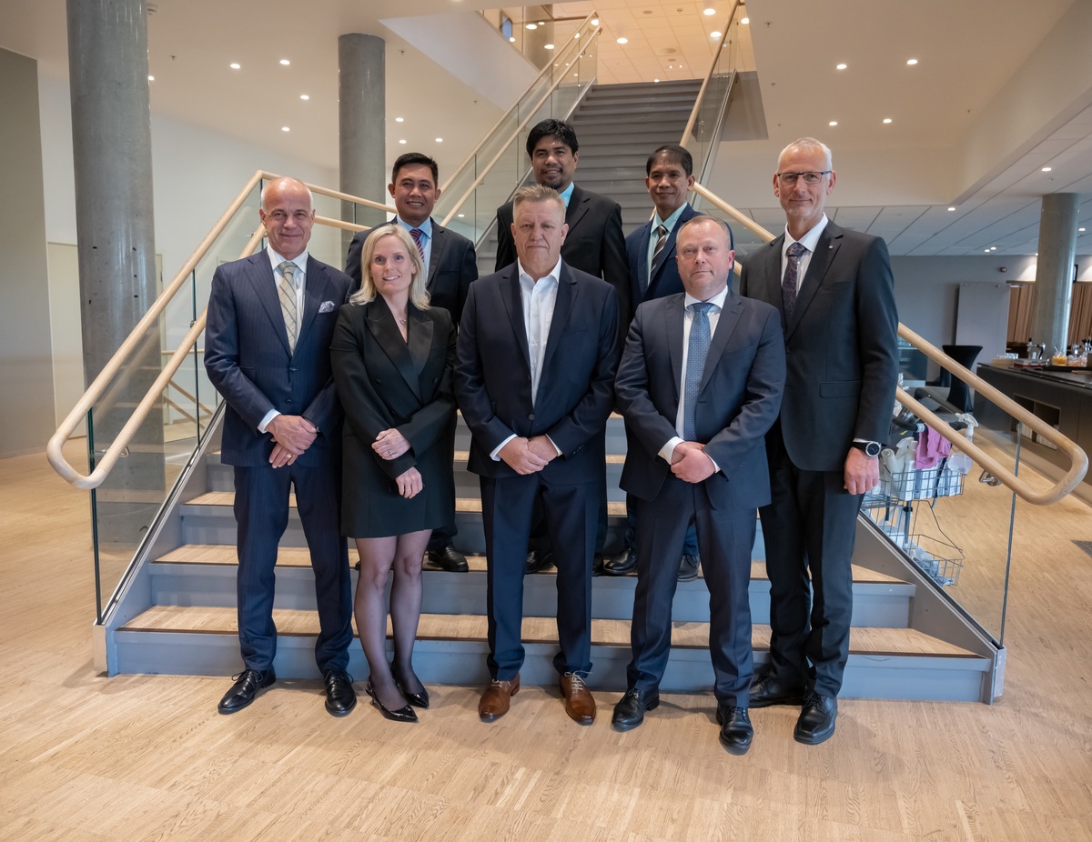 Recognizing the dedication of Odfjell's long-serving seafarers | Odfjell